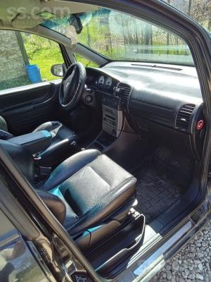 Black Opel Zafira 2004 in Ogre, with an engine capacity of 2.00 L and mileage of 255 thousand km for 1300 €, photo 4 on AUTOMOTO.COM.LV