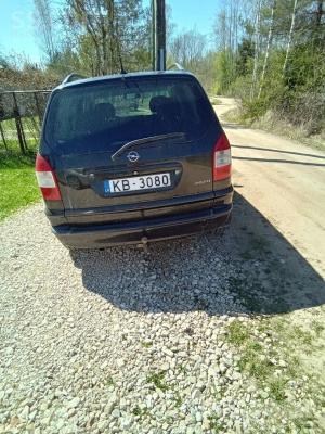 Black Opel Zafira 2004 in Ogre, with an engine capacity of 2.00 L and mileage of 255 thousand km for 1300 €, photo 5 on AUTOMOTO.COM.LV
