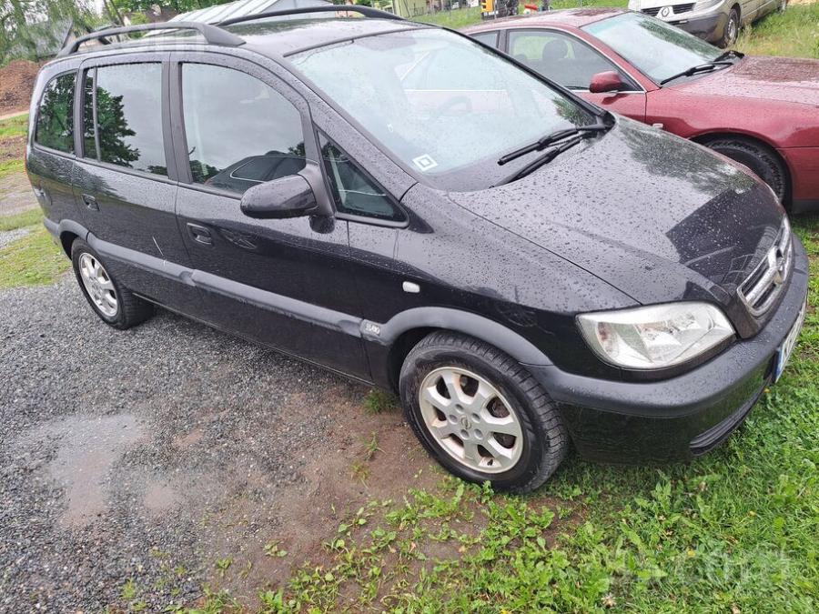 Black Opel Zafira 2005 in Valmiera, with an engine capacity of 2.00 L and mileage of 266 thousand km for 2000 €, photo 4 on AUTOMOTO.COM.LV