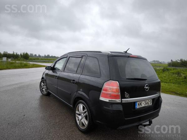 Black Opel Zafira 2005 in Riga, with an engine capacity of 1.90 L and mileage of 340 thousand km for 1900 €, photo 4 on AUTOMOTO.COM.LV