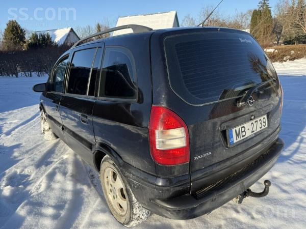 Black Opel Zafira 2005 in Cesis, with an engine capacity of 2.20 L and mileage of 380 thousand km for 1200 €, photo 3 on AUTOMOTO.COM.LV