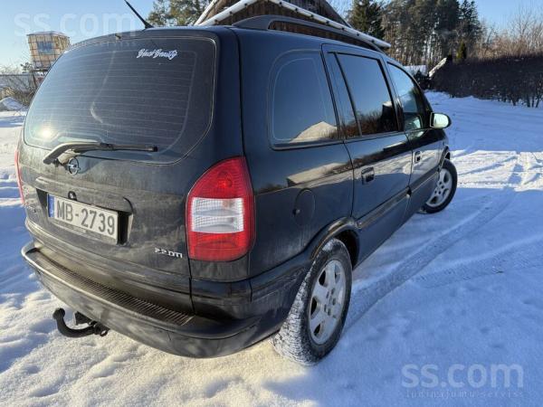 Black Opel Zafira 2005 in Cesis, with an engine capacity of 2.20 L and mileage of 380 thousand km for 1200 €, photo 4 on AUTOMOTO.COM.LV