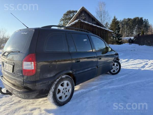 Black Opel Zafira 2005 in Cesis, with an engine capacity of 2.20 L and mileage of 380 thousand km for 1200 €, photo 5 on AUTOMOTO.COM.LV