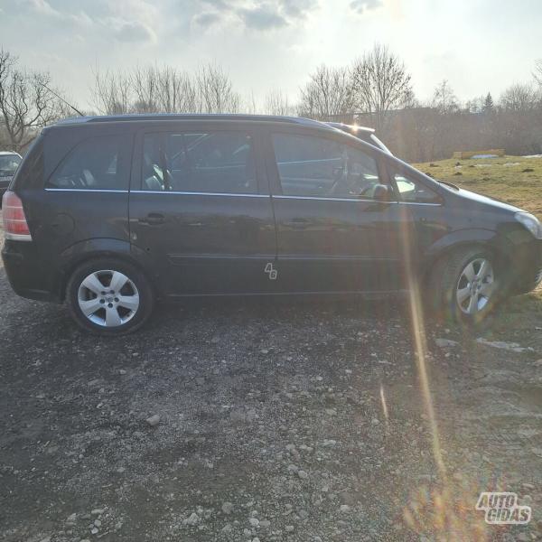 Black Opel Zafira 2005 in Sirvintos, with an engine capacity of 1.90 L and mileage of 400 thousand km for 950 €, photo 1 on AUTOMOTO.COM.LV
