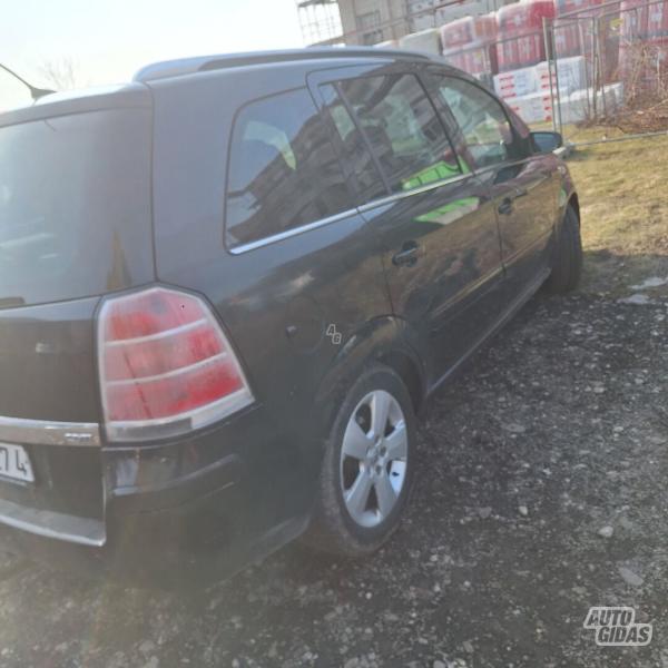 Black Opel Zafira 2005 in Sirvintos, with an engine capacity of 1.90 L and mileage of 400 thousand km for 950 €, photo 5 on AUTOMOTO.COM.LV