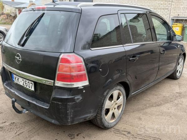 Черный Опель Зафира 2005 в Елгава, объемом двигателя 2.00 л и пробегом 313 тыс. км за 700 €, фото 4 на AUTOMOTO.COM.LV