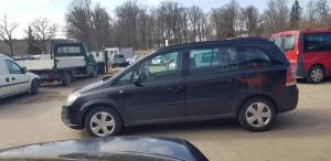 Black Opel Zafira 2005 in Valmiera, with an engine capacity of 1.90 L and mileage of 355 thousand km for 1550 €, photo 6 on AUTOMOTO.COM.LV