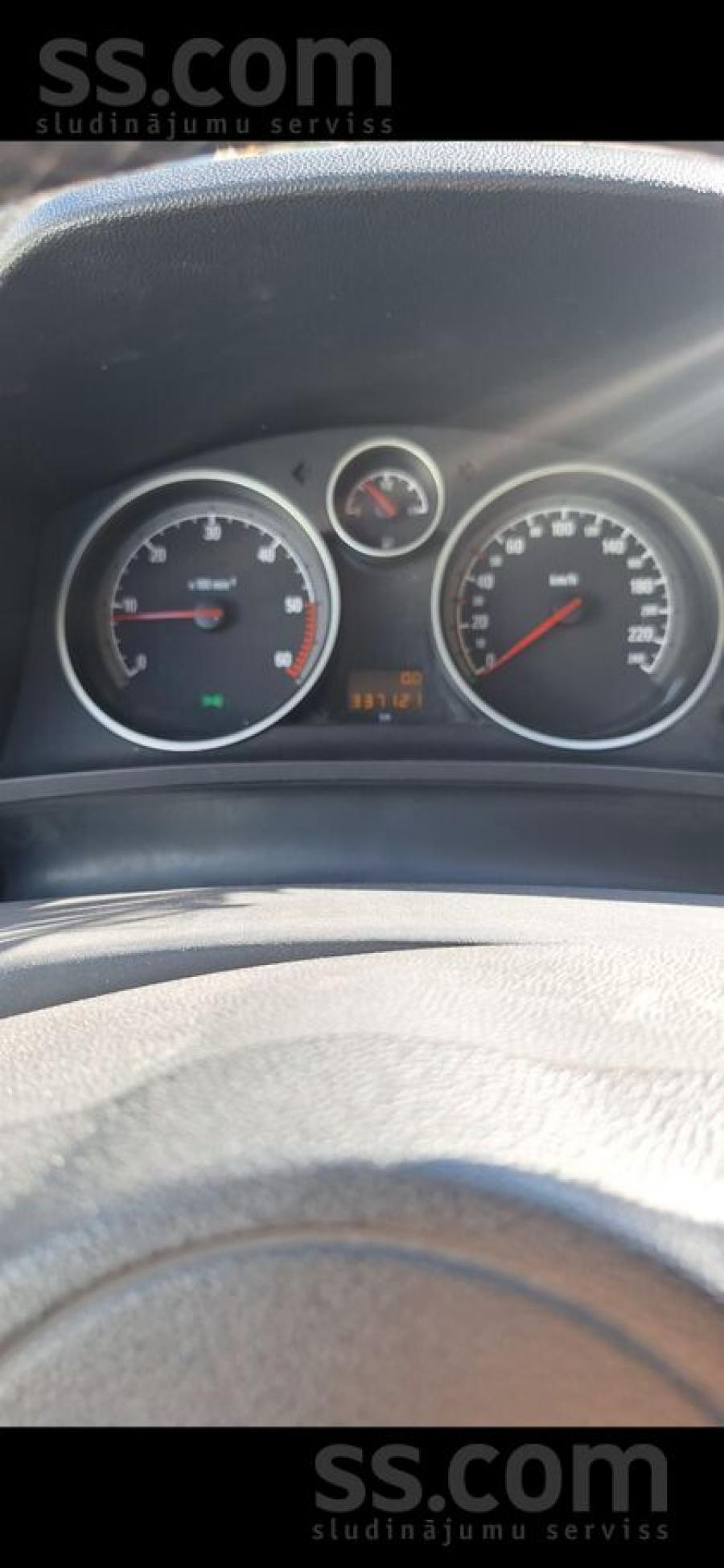 Melns Opel Zafira 2005 Ogre, ar dzinēja tilpumu 1.90 L un nobraukumu 337 tūkst. km par 1200 €, foto 4 vietnē AUTOMOTO.COM.LV