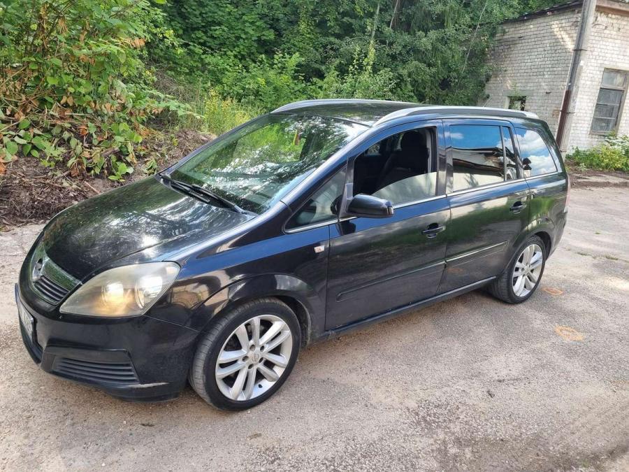 Melns Opel Zafira 2005 Kauņa, ar dzinēja tilpumu 1.91 L un nobraukumu 357 tūkst. km par 1300 €, foto 1 vietnē AUTOMOTO.COM.LV