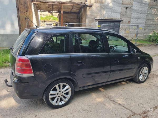 Melns Opel Zafira 2005 Kauņa, ar dzinēja tilpumu 1.91 L un nobraukumu 357 tūkst. km par 1300 €, foto 4 vietnē AUTOMOTO.COM.LV