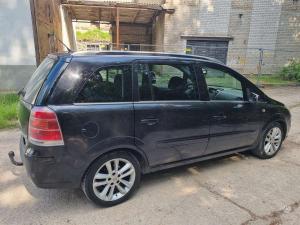 Melns Opel Zafira 2005 Kauņa, ar dzinēja tilpumu 1.91 L un nobraukumu 357 tūkst. km par 1300 €, foto 5 vietnē AUTOMOTO.COM.LV
