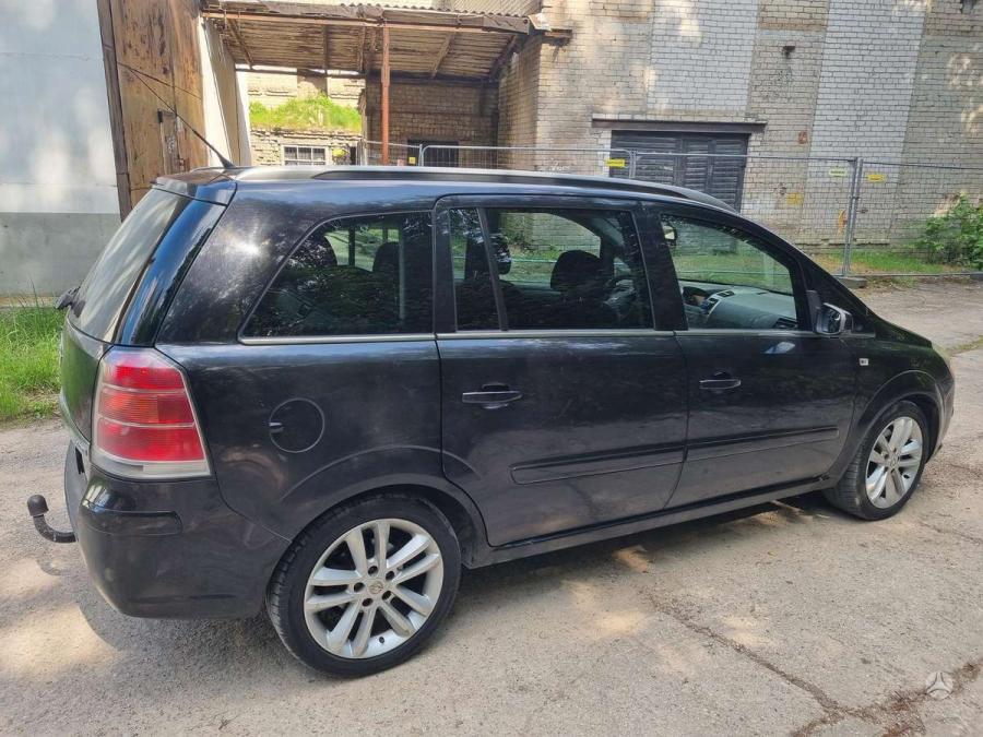 Melns Opel Zafira 2005 Kauņa, ar dzinēja tilpumu 1.91 L un nobraukumu 357 tūkst. km par 1300 €, foto 5 vietnē AUTOMOTO.COM.LV