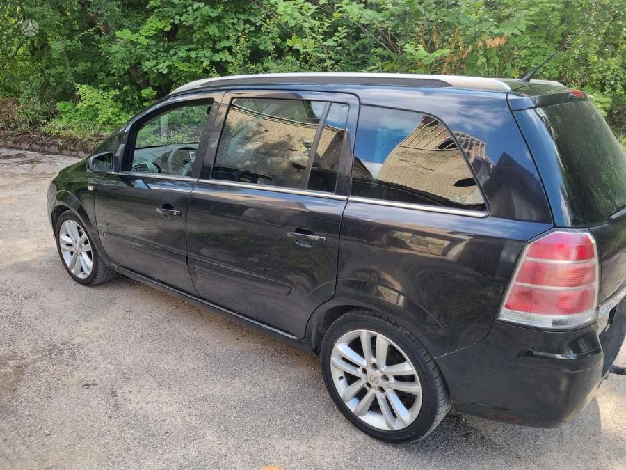 Melns Opel Zafira 2005 Kauņa, ar dzinēja tilpumu 1.91 L un nobraukumu 357 tūkst. km par 1300 €, foto 7 vietnē AUTOMOTO.COM.LV