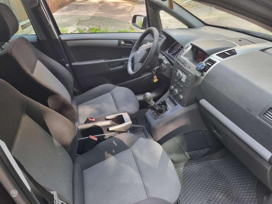 Melns Opel Zafira 2005 Kauņa, ar dzinēja tilpumu 1.91 L un nobraukumu 357 tūkst. km par 1300 €, foto 8 vietnē AUTOMOTO.COM.LV