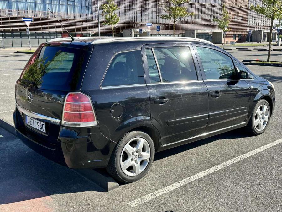 Black Opel Zafira 2005 in Klaipeda, with an engine capacity of 1.91 L and mileage of 268 thousand km for 1300 €, photo 4 on AUTOMOTO.COM.LV
