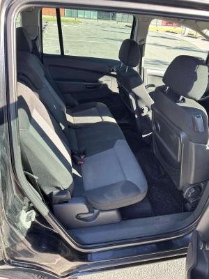 Black Opel Zafira 2005 in Klaipeda, with an engine capacity of 1.91 L and mileage of 268 thousand km for 1300 €, photo 6 on AUTOMOTO.COM.LV