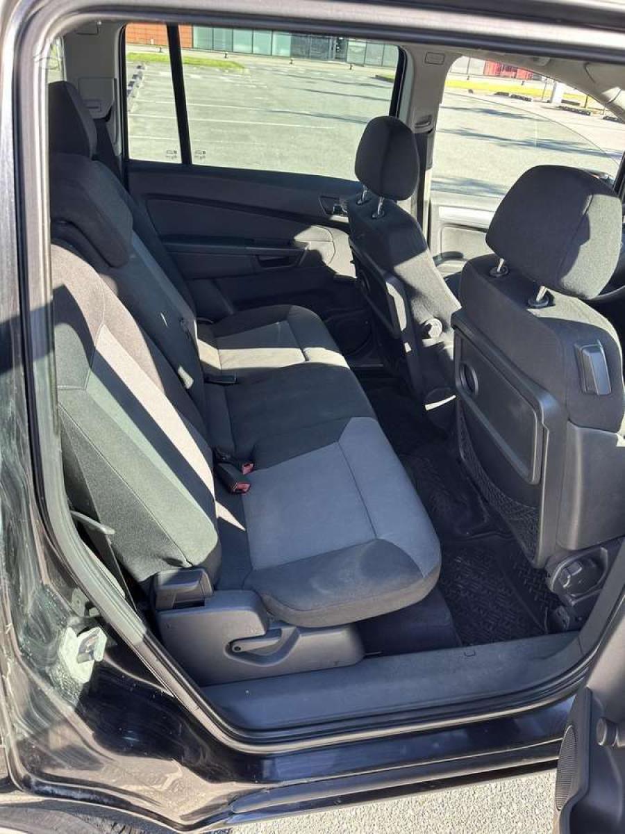Black Opel Zafira 2005 in Klaipeda, with an engine capacity of 1.91 L and mileage of 268 thousand km for 1300 €, photo 6 on AUTOMOTO.COM.LV