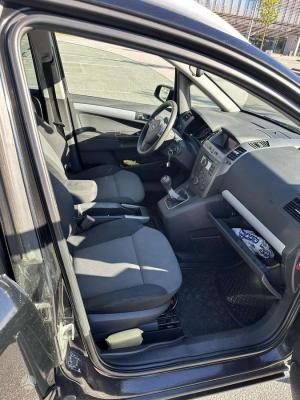Black Opel Zafira 2005 in Klaipeda, with an engine capacity of 1.91 L and mileage of 268 thousand km for 1300 €, photo 8 on AUTOMOTO.COM.LV