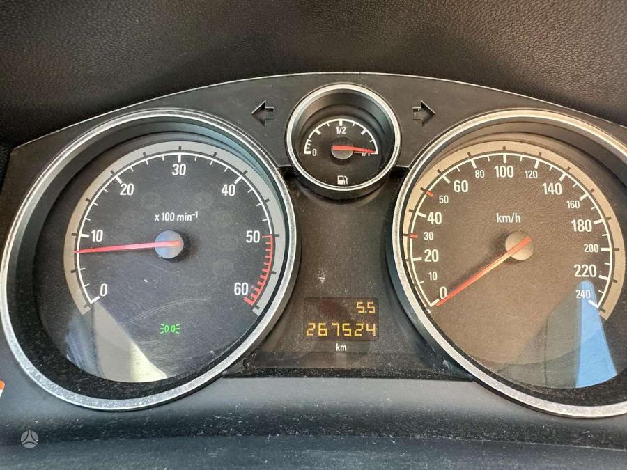 Black Opel Zafira 2005 in Klaipeda, with an engine capacity of 1.91 L and mileage of 268 thousand km for 1300 €, photo 10 on AUTOMOTO.COM.LV