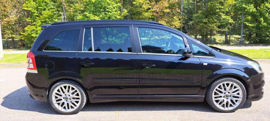 Melns Opel Zafira 2005 Kauņa, ar dzinēja tilpumu 2.00 L un nobraukumu 234 tūkst. km par 3800 €, foto 3 vietnē AUTOMOTO.COM.LV