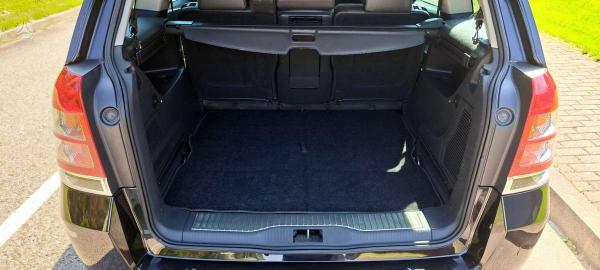 Black Opel Zafira 2005 in Kaunas, with an engine capacity of 2.00 L and mileage of 234 thousand km for 3800 €, photo 6 on AUTOMOTO.COM.LV