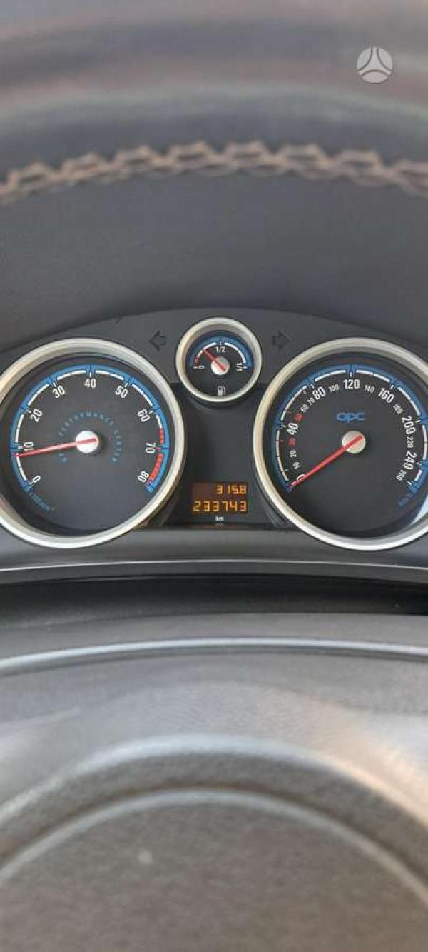 Black Opel Zafira 2005 in Kaunas, with an engine capacity of 2.00 L and mileage of 234 thousand km for 3800 €, photo 10 on AUTOMOTO.COM.LV