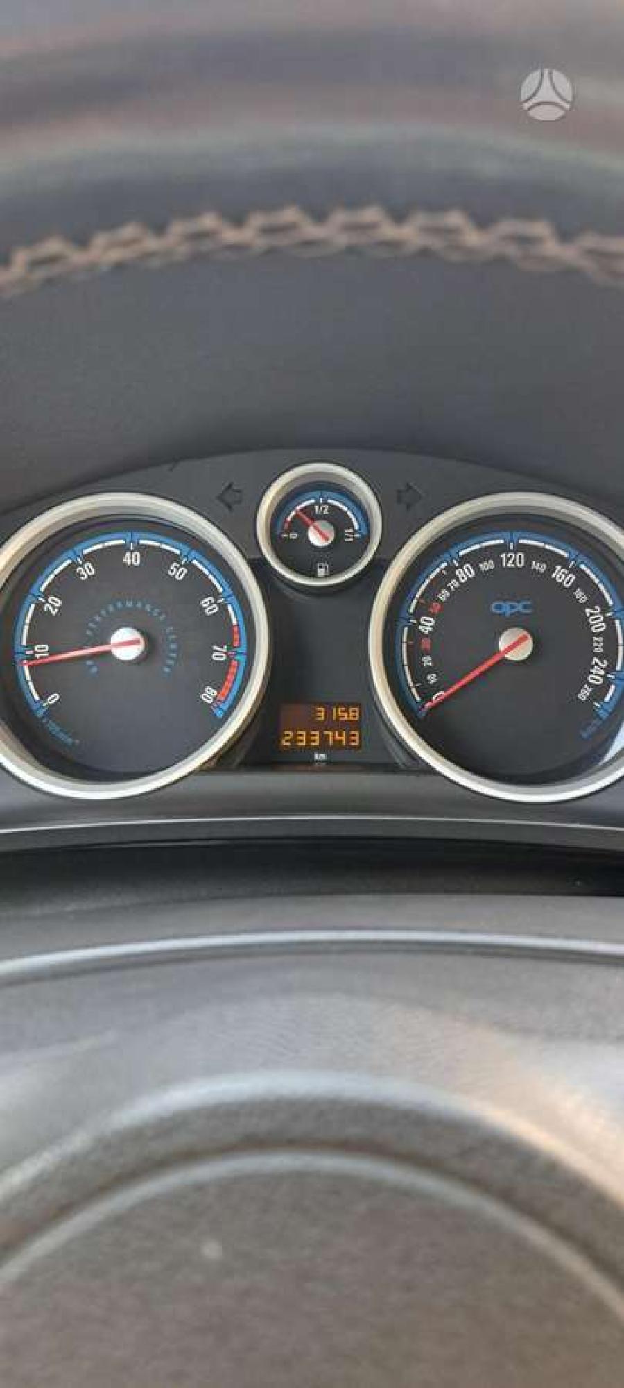 Melns Opel Zafira 2005 Kauņa, ar dzinēja tilpumu 2.00 L un nobraukumu 234 tūkst. km par 3800 €, foto 11 vietnē AUTOMOTO.COM.LV
