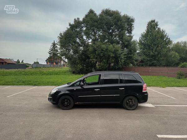 Black Opel Zafira 2005 in Telschi, with an engine capacity of 1.80 L and mileage of 300 thousand km for 1900 €, photo 3 on AUTOMOTO.COM.LV