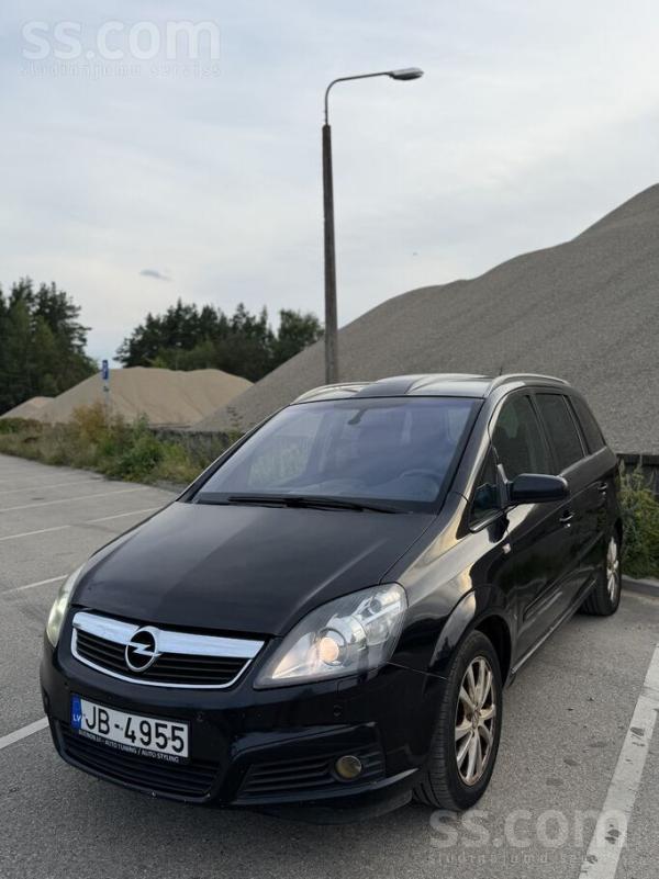Black Opel Zafira 2005 in Daugavpils, with an engine capacity of 1.80 L and mileage of 354 thousand km for 1650 €, photo 2 on AUTOMOTO.COM.LV