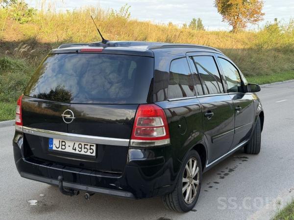 Black Opel Zafira 2005 in Daugavpils, with an engine capacity of 1.80 L and mileage of 325 thousand km for 1500 €, photo 3 on AUTOMOTO.COM.LV