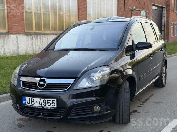 Black Opel Zafira 2005 in Daugavpils, with an engine capacity of 1.80 L and mileage of 325 thousand km for 1500 €, photo 5 on AUTOMOTO.COM.LV