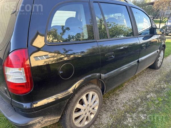 Opel Zafira 2005 in Jekabpils on AUTOMOTO.COM.LV Black Opel Zafira 2005 in Jekabpils, with an engine capacity of 1.60 L and mileage of 292 thousand km for 750 €, photo 4 on AUTOMOTO.COM.LV