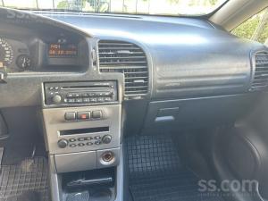Black Opel Zafira 2005 in Jekabpils, with an engine capacity of 1.60 L and mileage of 292 thousand km for 750 €, photo 8 on AUTOMOTO.COM.LV
