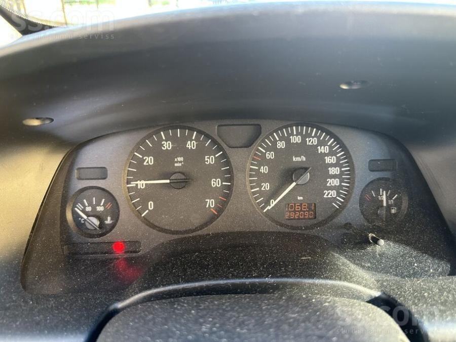 Black Opel Zafira 2005 in Jekabpils, with an engine capacity of 1.60 L and mileage of 292 thousand km for 750 €, photo 9 on AUTOMOTO.COM.LV