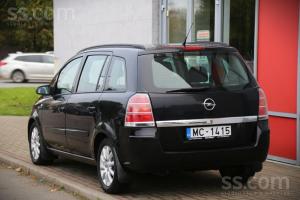 Black Opel Zafira 2005 in Riga, with an engine capacity of 1.90 L and mileage of 199 thousand km for 2495 €, photo 6 on AUTOMOTO.COM.LV