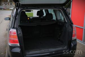 Black Opel Zafira 2005 in Riga, with an engine capacity of 1.90 L and mileage of 199 thousand km for 2495 €, photo 8 on AUTOMOTO.COM.LV