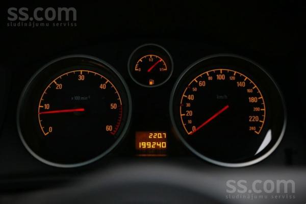 Melns Opel Zafira 2005 Rīga, ar dzinēja tilpumu 1.90 L un nobraukumu 199 tūkst. km par 2495 €, foto 9 vietnē AUTOMOTO.COM.LV
