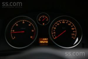Black Opel Zafira 2005 in Riga, with an engine capacity of 1.90 L and mileage of 199 thousand km for 2495 €, photo 9 on AUTOMOTO.COM.LV