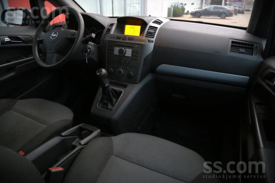 Black Opel Zafira 2005 in Riga, with an engine capacity of 1.90 L and mileage of 199 thousand km for 2495 €, photo 12 on AUTOMOTO.COM.LV