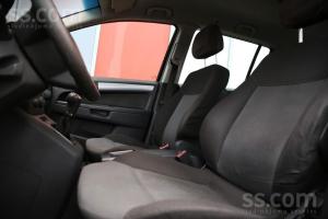 Black Opel Zafira 2005 in Riga, with an engine capacity of 1.90 L and mileage of 199 thousand km for 2495 €, photo 14 on AUTOMOTO.COM.LV