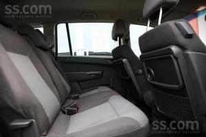 Black Opel Zafira 2005 in Riga, with an engine capacity of 1.90 L and mileage of 199 thousand km for 2495 €, photo 16 on AUTOMOTO.COM.LV