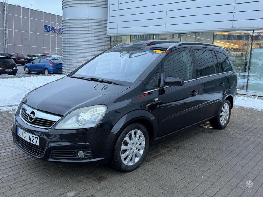 Black Opel Zafira 2006 in Vilnius, with an engine capacity of 2.20 L and mileage of 200 thousand km for 1450 €, photo 1 on AUTOMOTO.COM.LV