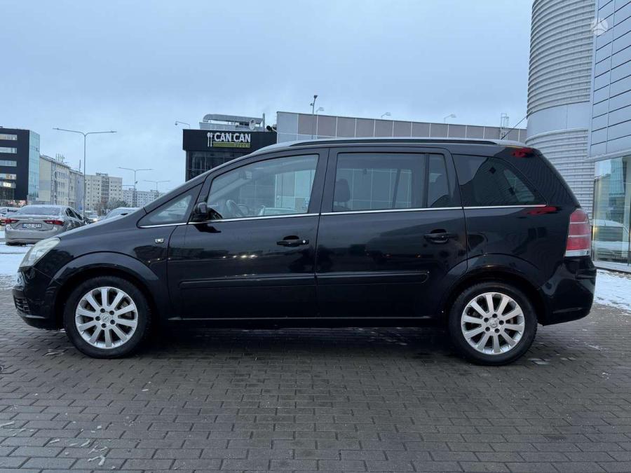 Black Opel Zafira 2006 in Vilnius, with an engine capacity of 2.20 L and mileage of 200 thousand km for 1450 €, photo 2 on AUTOMOTO.COM.LV