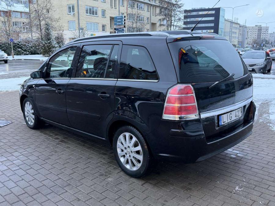 Black Opel Zafira 2006 in Vilnius, with an engine capacity of 2.20 L and mileage of 200 thousand km for 1450 €, photo 3 on AUTOMOTO.COM.LV