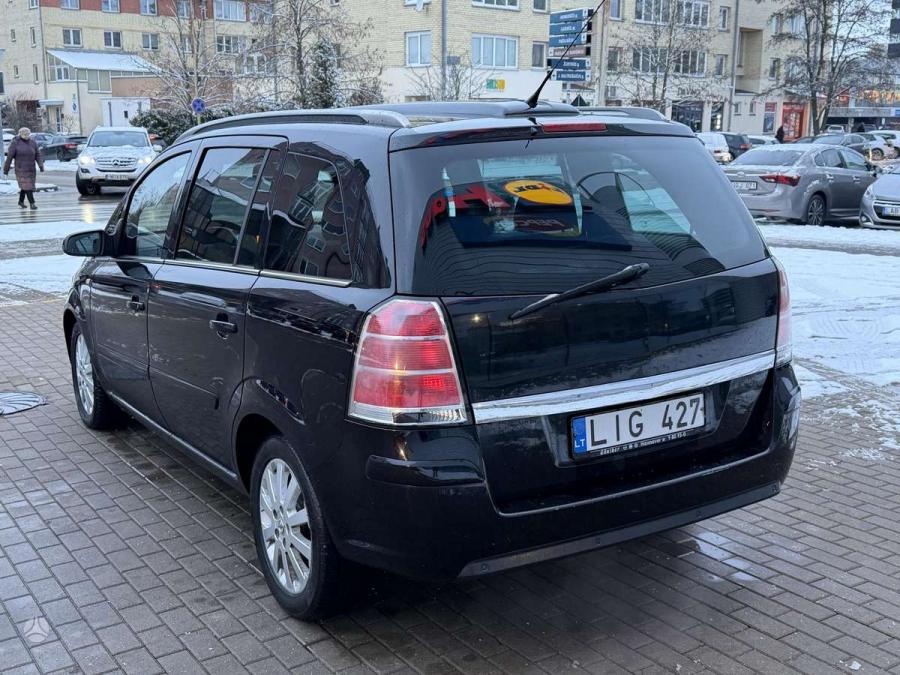 Black Opel Zafira 2006 in Vilnius, with an engine capacity of 2.20 L and mileage of 200 thousand km for 1450 €, photo 4 on AUTOMOTO.COM.LV