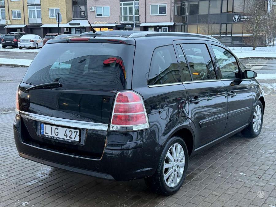 Black Opel Zafira 2006 in Vilnius, with an engine capacity of 2.20 L and mileage of 200 thousand km for 1450 €, photo 6 on AUTOMOTO.COM.LV
