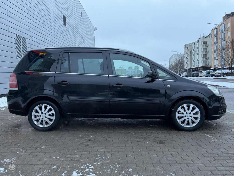Black Opel Zafira 2006 in Vilnius, with an engine capacity of 2.20 L and mileage of 200 thousand km for 1450 €, photo 8 on AUTOMOTO.COM.LV