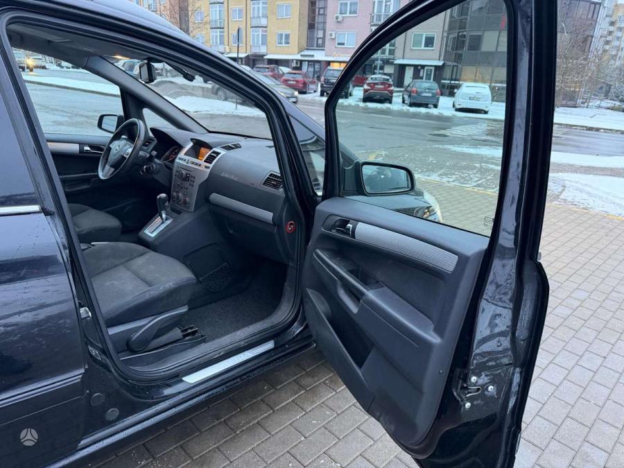 Black Opel Zafira 2006 in Vilnius, with an engine capacity of 2.20 L and mileage of 200 thousand km for 1450 €, photo 17 on AUTOMOTO.COM.LV