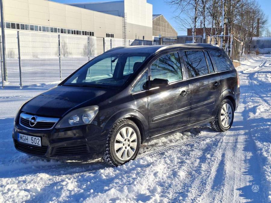 Black Opel Zafira 2006 in Plunge, with an engine capacity of 1.91 L and mileage of 344 thousand km for 1350 €, photo 1 on AUTOMOTO.COM.LV