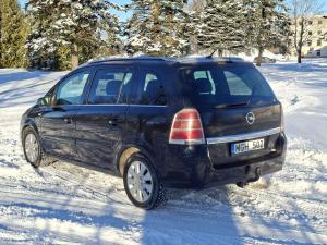 Black Opel Zafira 2006 in Plunge, with an engine capacity of 1.91 L and mileage of 344 thousand km for 1350 €, photo 3 on AUTOMOTO.COM.LV
